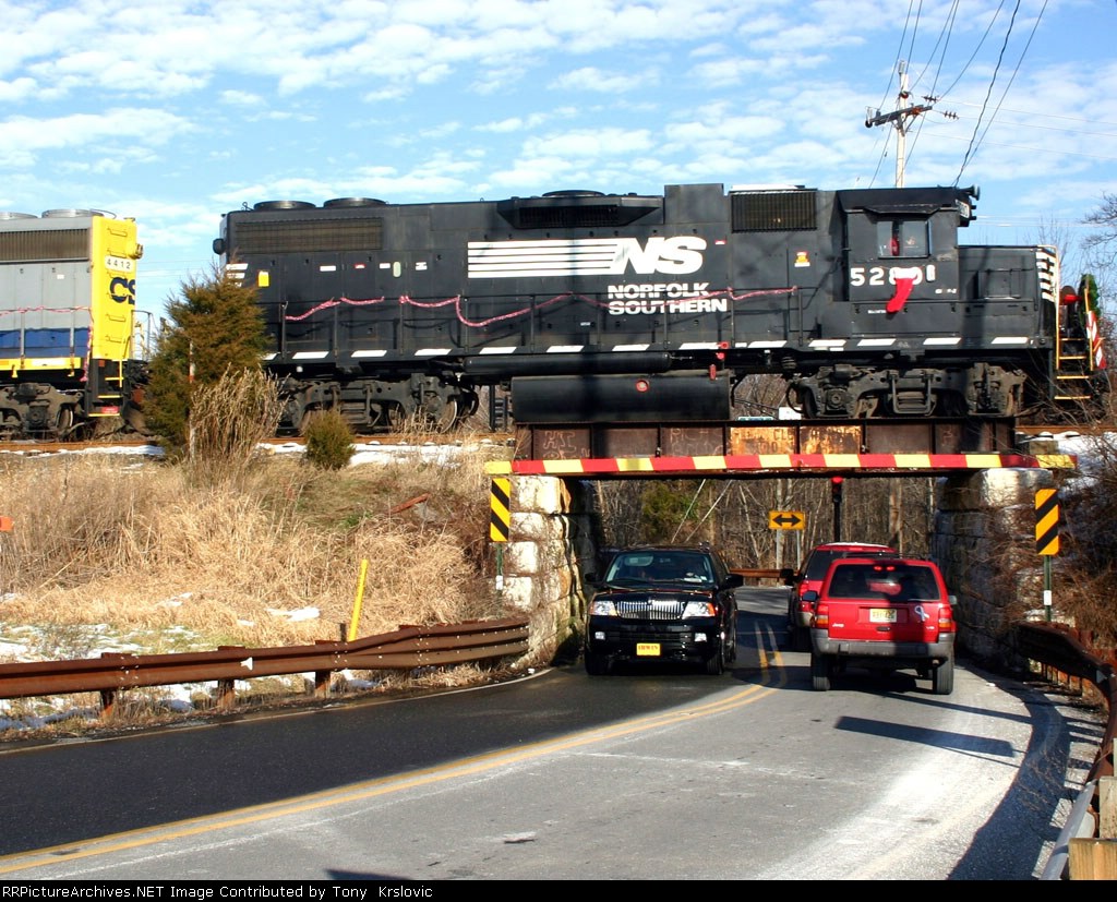NS 5280 Going over Wemrock Road